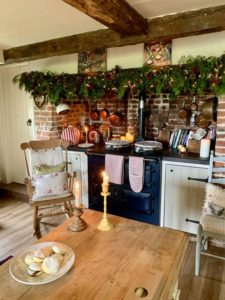 Create an English Country Kitchen With These 11 Elements – Comfy Goat
